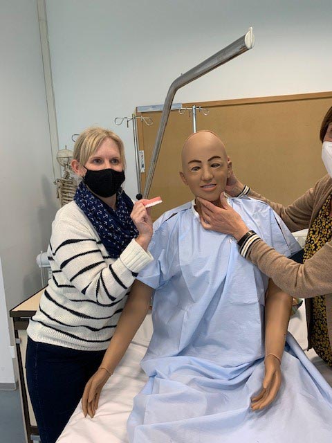 Aktuelles/Neuer Patientensimulator „Nursing Anne“ ermöglicht ...
